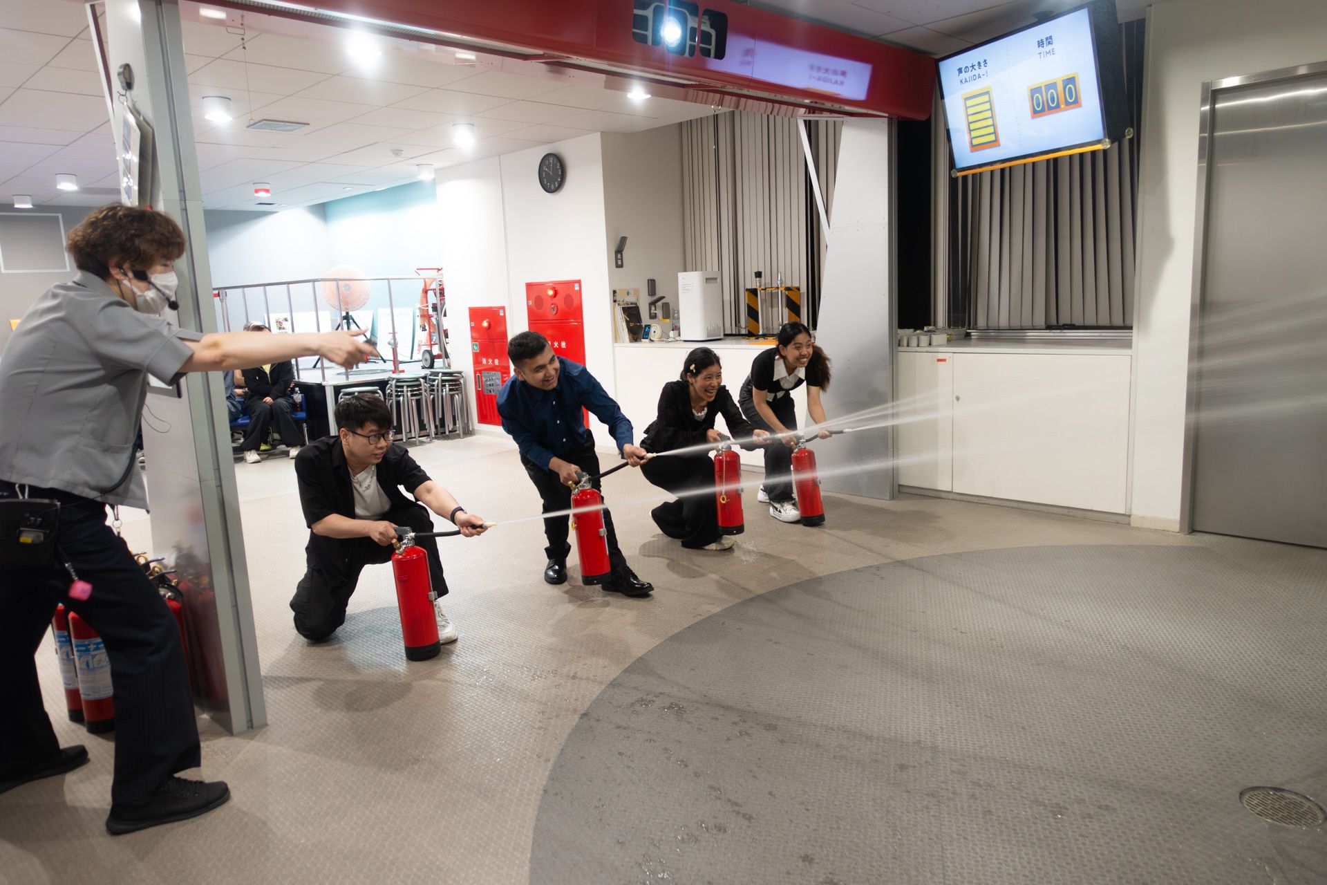 池袋防災館での防災体験学習 - グレッグ外語専門学校
